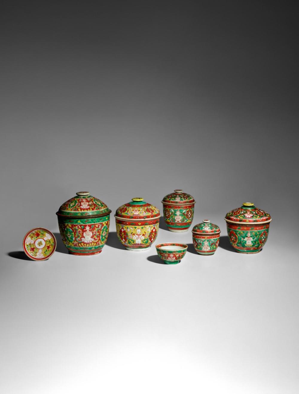 At Auction: SEVEN VARIOUS THAI-MARKET BENCHARONG VESSELS WITH BLOSSOMS ...